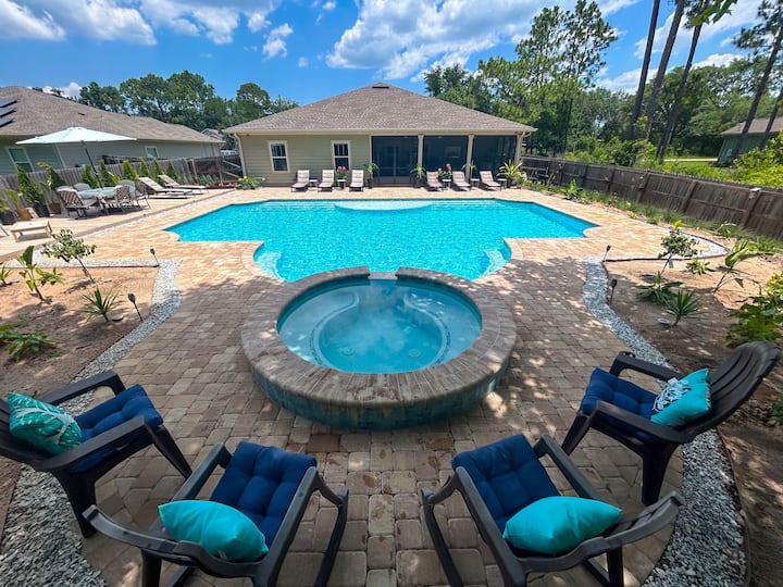 Huge Private Resort-style Pool & Hot Tub Paradise - Navarre, FL