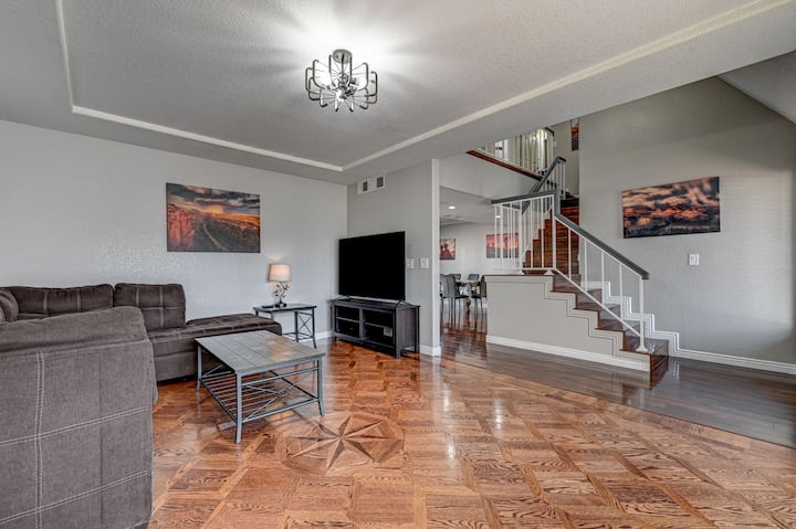 Near Strip Cheerful House With 4 Bedroom - Las Vegas