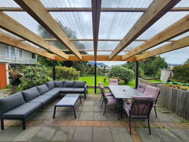 A Stone's Throw From Town (Rear House) - Dunedin