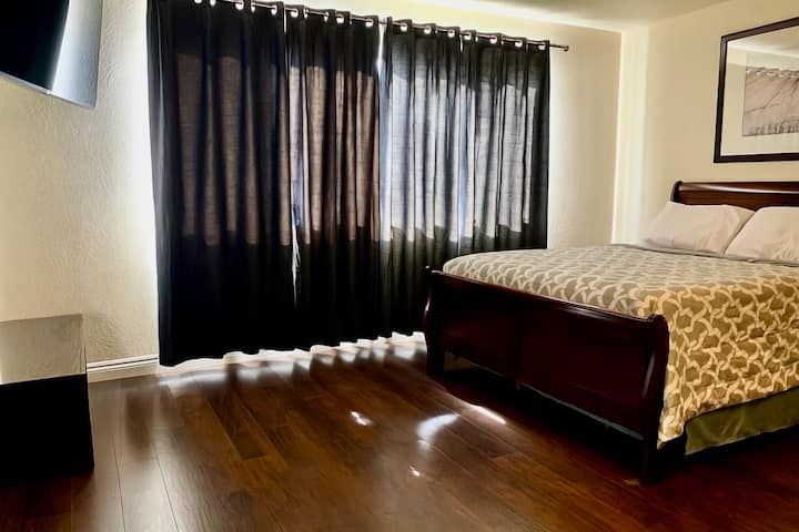 Entire 900 Sq Ft Condo Is Yours! - Las Vegas, NV