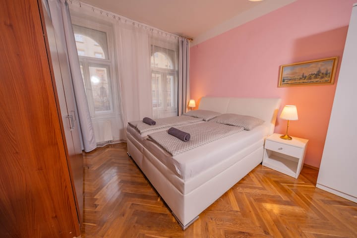 1 Bob's Apartment: 2 Ložnice + Obývací Pokoj - Praga