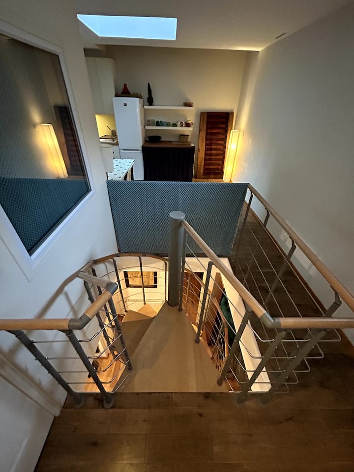 Two-story House Near Montmartre - París