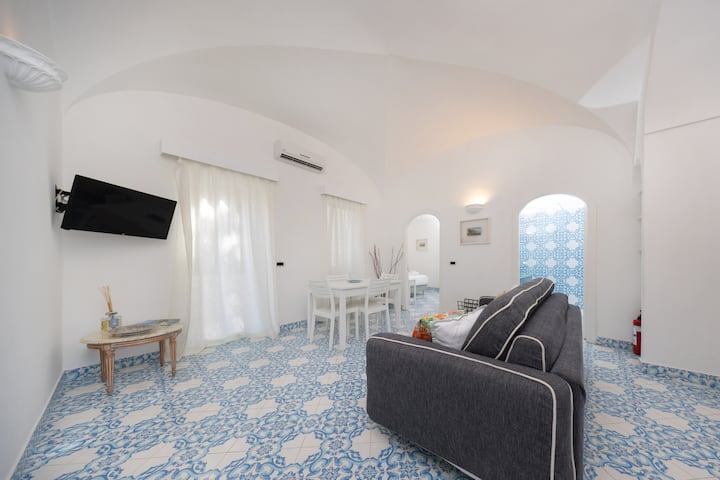 Capri Center - Vittoria, Oliveto Capri - Capri