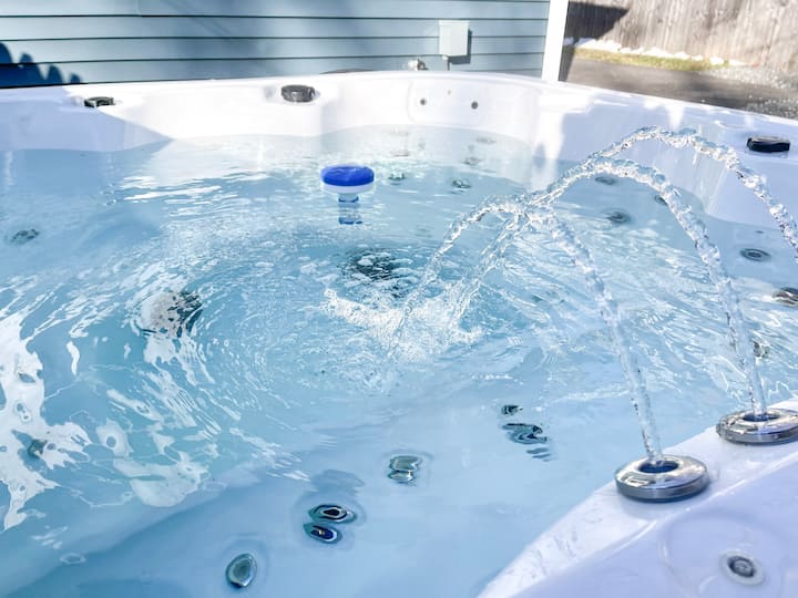 Private Hot Tub, Lots Of Space - Maine