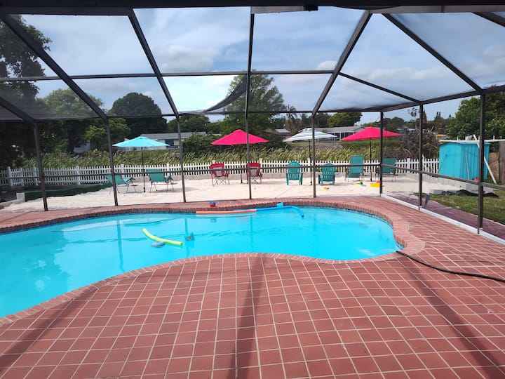 Four Bedroom Three Baths .Available Today - Tarpon Springs, FL