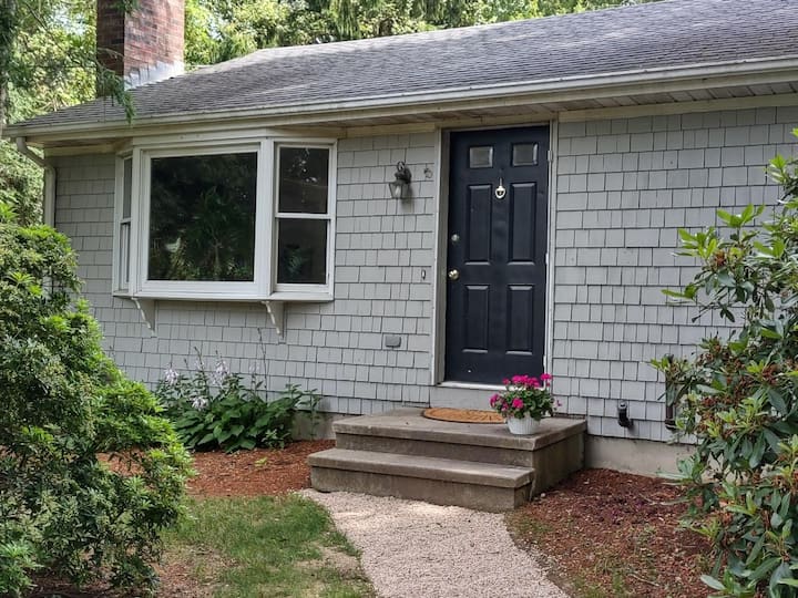 Charlestown Cottage By The Sea - Charlestown, RI