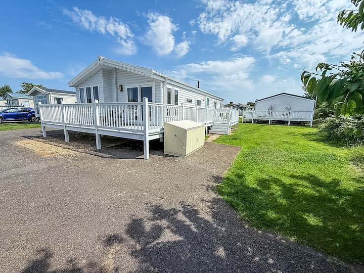 Beautiful 4 Berth Lodge With Decking At Manor Park In Hunstanton Ref 23038c - Hunstanton
