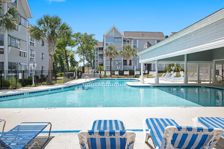 Walk To Beach & Golf | Pool & Hot Tub - South Carolina