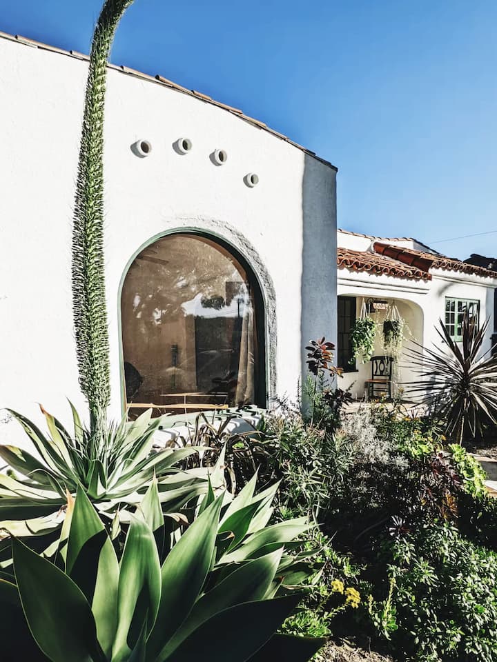 Charming Spanish House In South Wrigley - Long Beach, CA