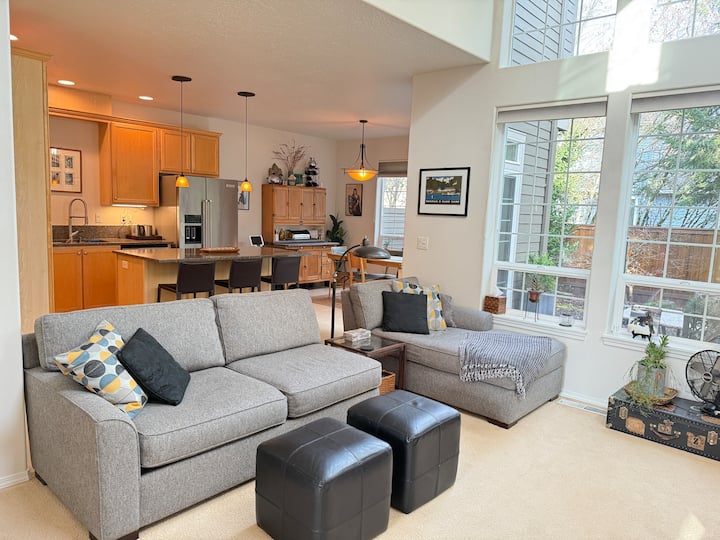 Light, Bright Oasis In Lake Oswego - Beaverton, OR
