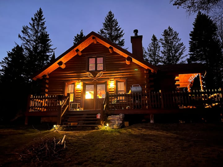 Le Caribou Du Lac - Vue Sur Le Lac - Québec
