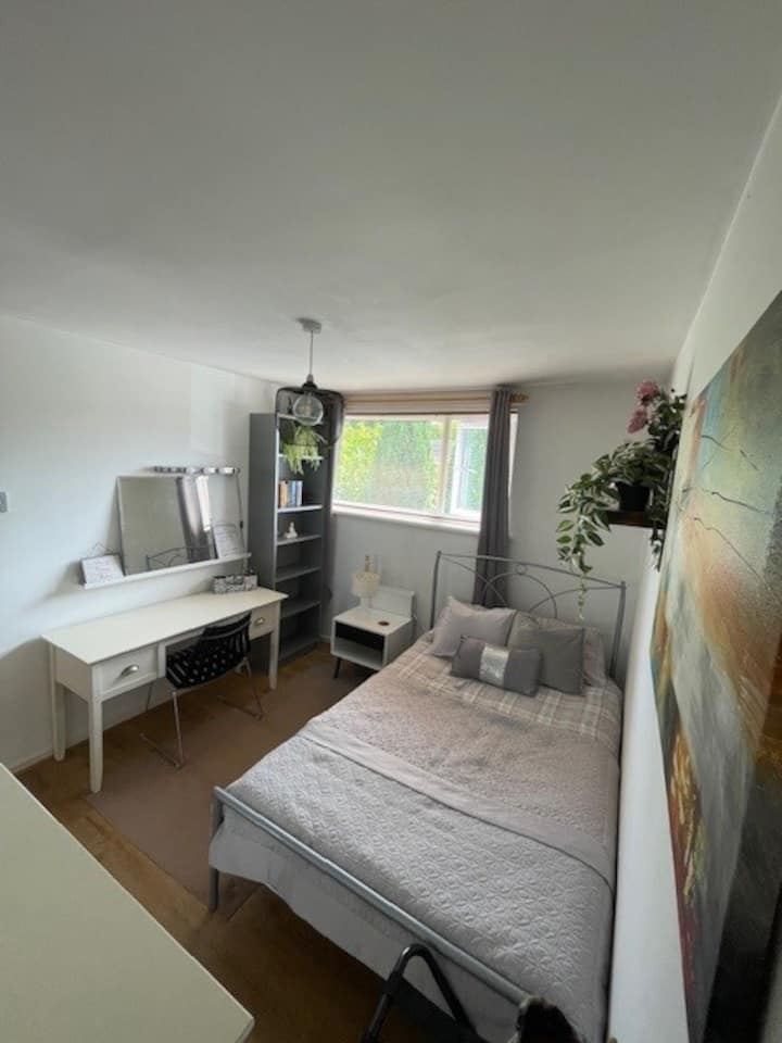 Spacious, Comfy Bedroom-close To Reading-henley - Reading