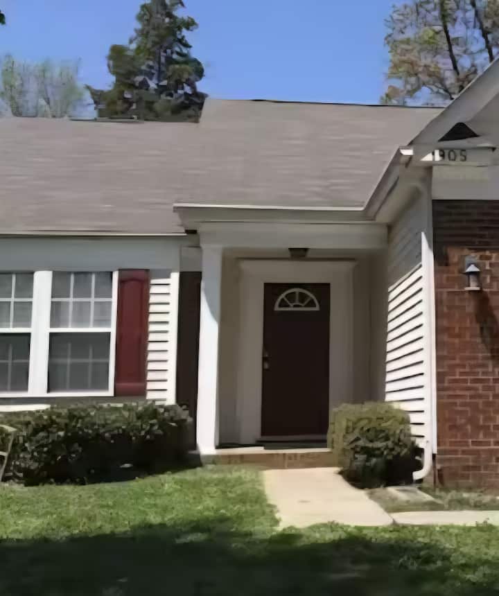 Cozy Rustic Retreat Near Concord Mills & Speedway - Concord, NC