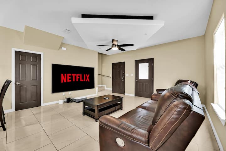 Relax & Enjoy In Our Luxury Townhome Getaway (C) - McAllen, TX
