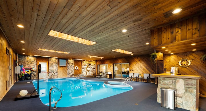 New! Arcade+sauna+slots+karaoke+more By O’hare - Elmhurst, IL