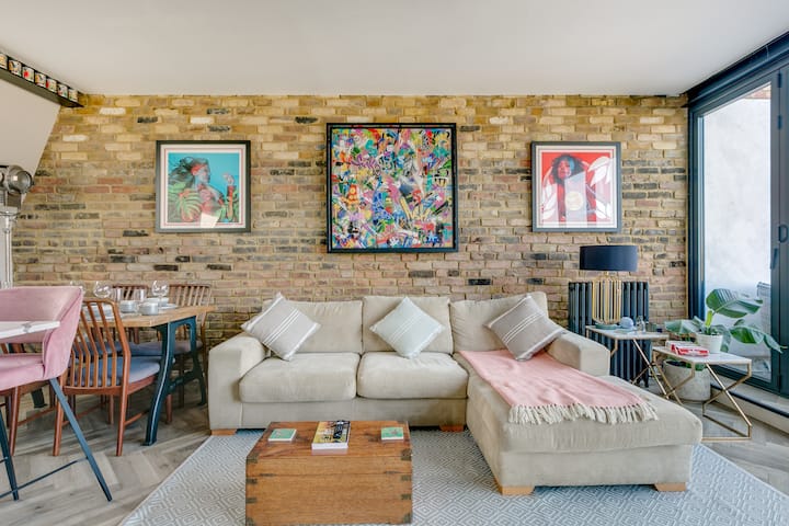 Stylish 2 Bed Flat With Balcony Great Views Nrtube - London, UK