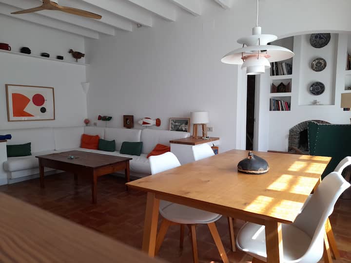 Fantástica Casa De Pueblo Renovada A 20" Del Mar - Cadaqués