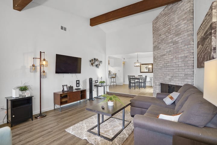 Spacious Cul-de-sac Home/ Close I-80 & Cal Expo - Sacramento, CA