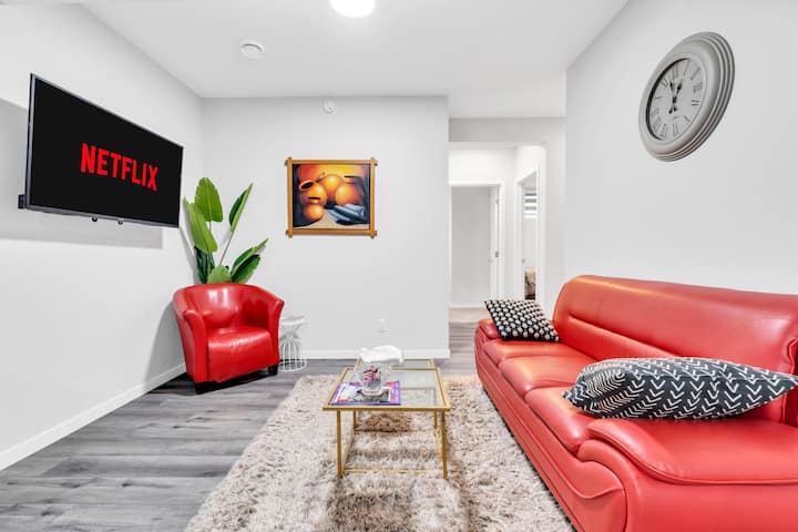 Private, Stylish And Peaceful 2br Guest Suite. - Calgary