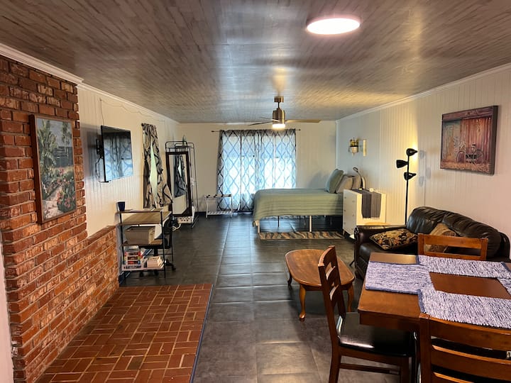 Cozy Studio Apartment With Amenities. - Cotile Lake, LA