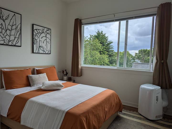 A Premier Smart Condo With Parking - Seattle