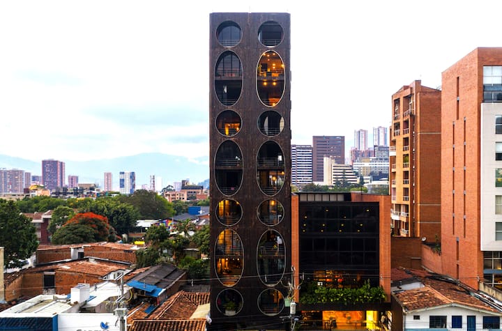 Private Elevator To Design Loft 16 With 24-7 Care - Medellín