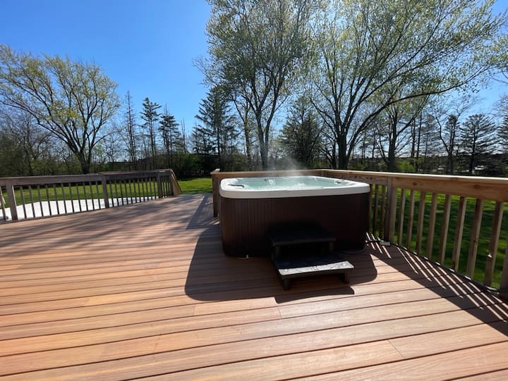 Secluded & Private, Game Room, Hot Tub, Navy Base - Libertyville, IL