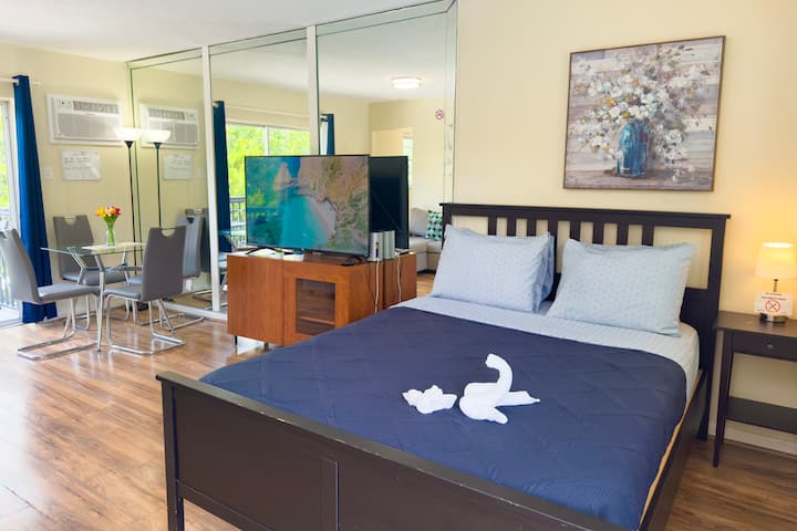 Studio Apartment In The Center Of Sunny Isles - Sunny Isles Beach, FL