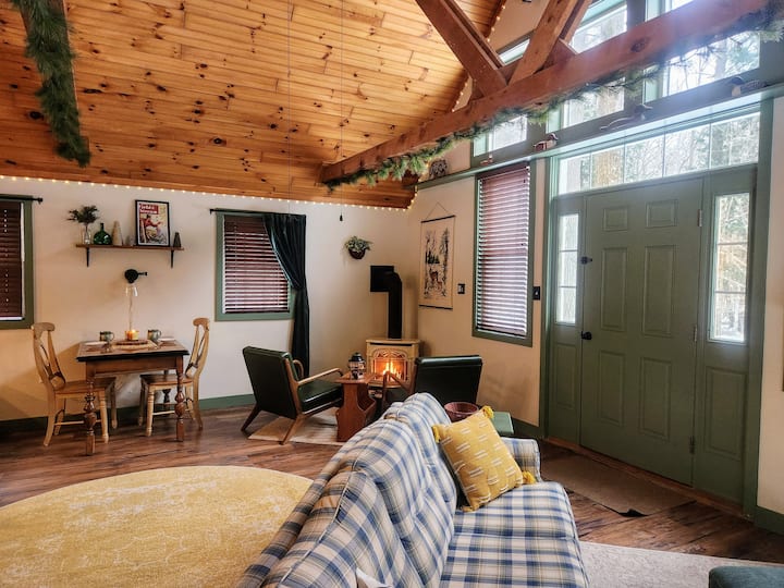 Wildewoods Cabin | Gas Fireplace, Yard + Gardens - New Hampshire