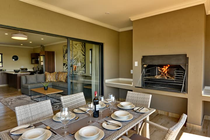2 Bedroom Deluxe Lodge - Hartbeespoort