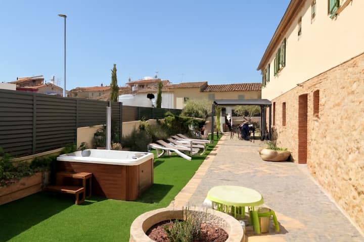 Escápate A Un Amplio Refugio Con Jacuzzi Y Bbq - Figueras