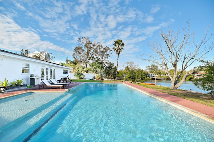 Dolphin Cove Waterfront St. Pete Beach W/ Pool - St. Pete Beach, FL