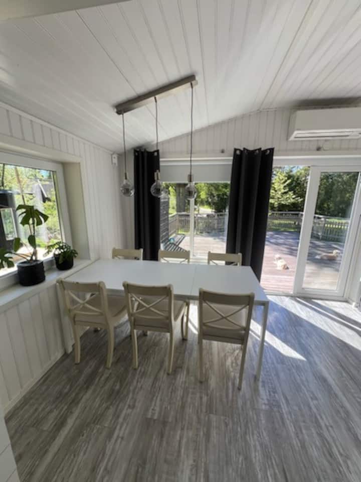 Trevligt Fritidshus Med öPpen Spis Nära Till Bad - Gustavsberg