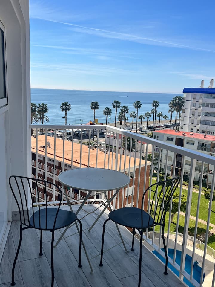 Sunny Beachfront Studio With Stunning Seaview - ベナルマデナ