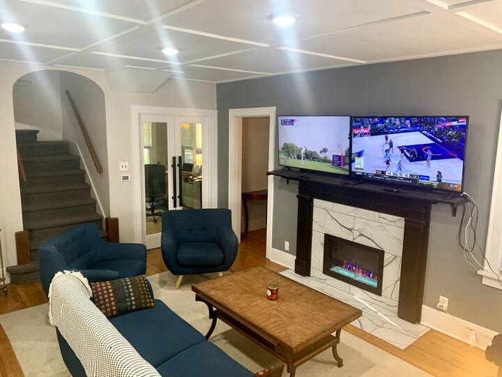 Beautiful Home Next To Kinnick Stadium - Iowa City