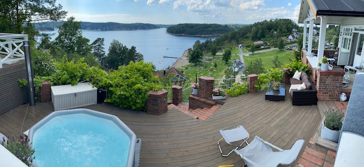 Sommerlykke Med Fantastisk Sjøutsikt Over Høysand - Norway