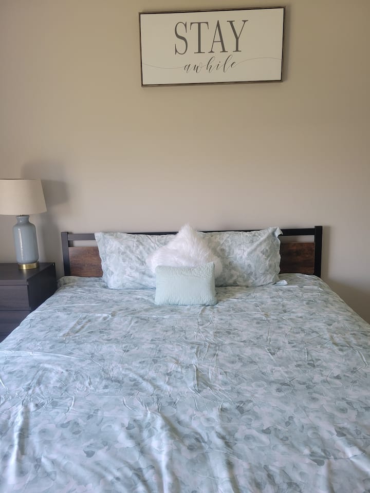 King Bed, Reliable Wi-fi, Private Full Bathroom - Wichita, KS