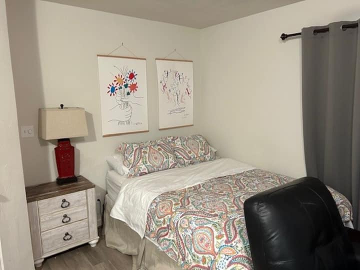 Scarlet's Private En-suite Studio - Ashland, OR