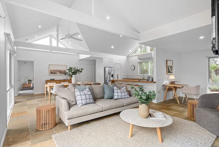 Sunlit Sorrento Retreat - Portsea