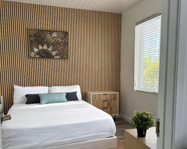 Charming 2br Apt. W/ 3 Queen Beds - Miami Beach