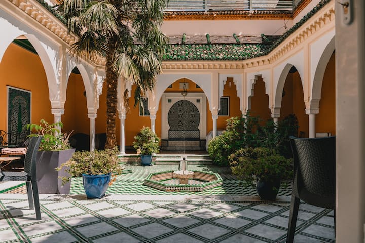 Riad Avec Patio En Plein Centre De Vichy - Vichy