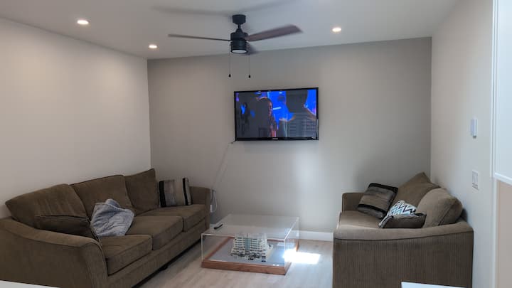 Adorable 2 Bedroom Garden Suite. - Oak Bay