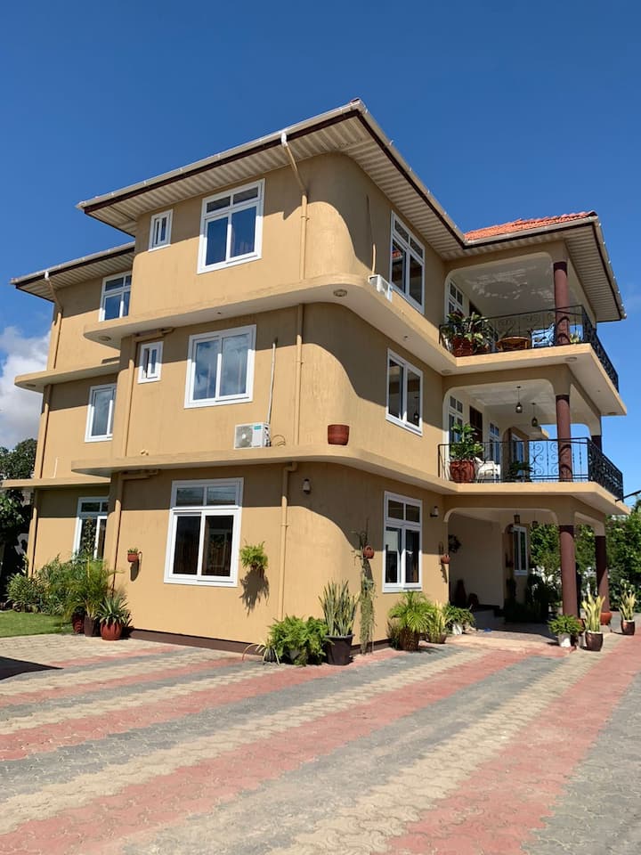 Cheerful 3-bedroom Home With Free Parking Premises - ダル・エス・サラーム