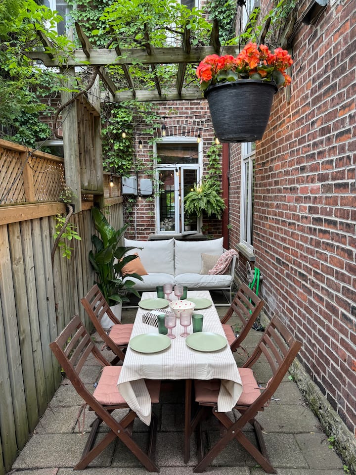 Charming 1br W/ Private Parking - Montreal