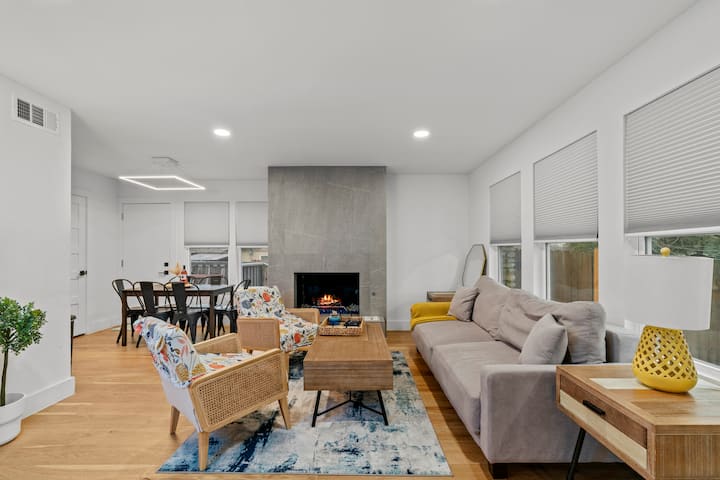 6 Beds ~ Garage ~ Backyard ~ Ev Charger~fireplace - Austin, TX