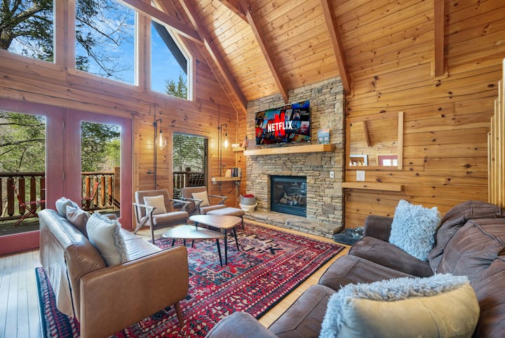 2mi To Pf Parkway! Game Room, Hot Tub, Resort Pool - Pigeon Forge, TN