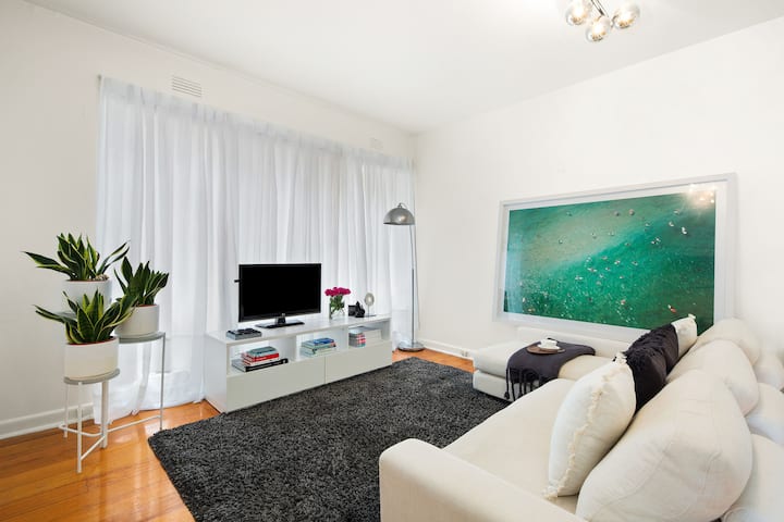 Pied-a-terre In St Kilda. 1 Bedroom, Parking. - 세인트 킬다
