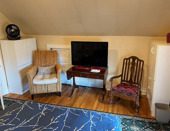 Edgewater Arts & Crafts Retreat 2 - Chicago, IL