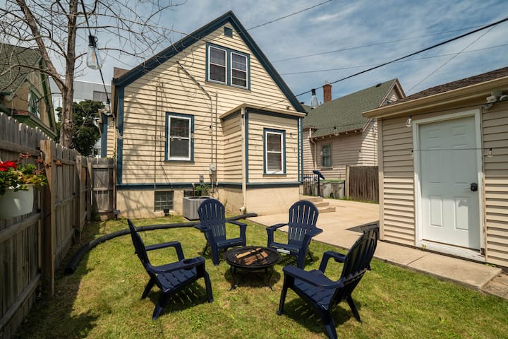Large Updated Single Family Home Across From Uwm - Milwaukee