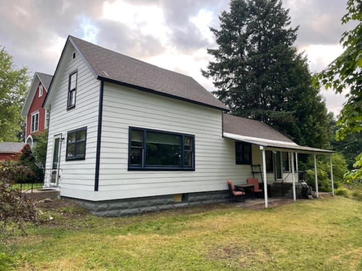 Writer's Cottage | Charming Home Walk To Downtown - Bayfield, WI